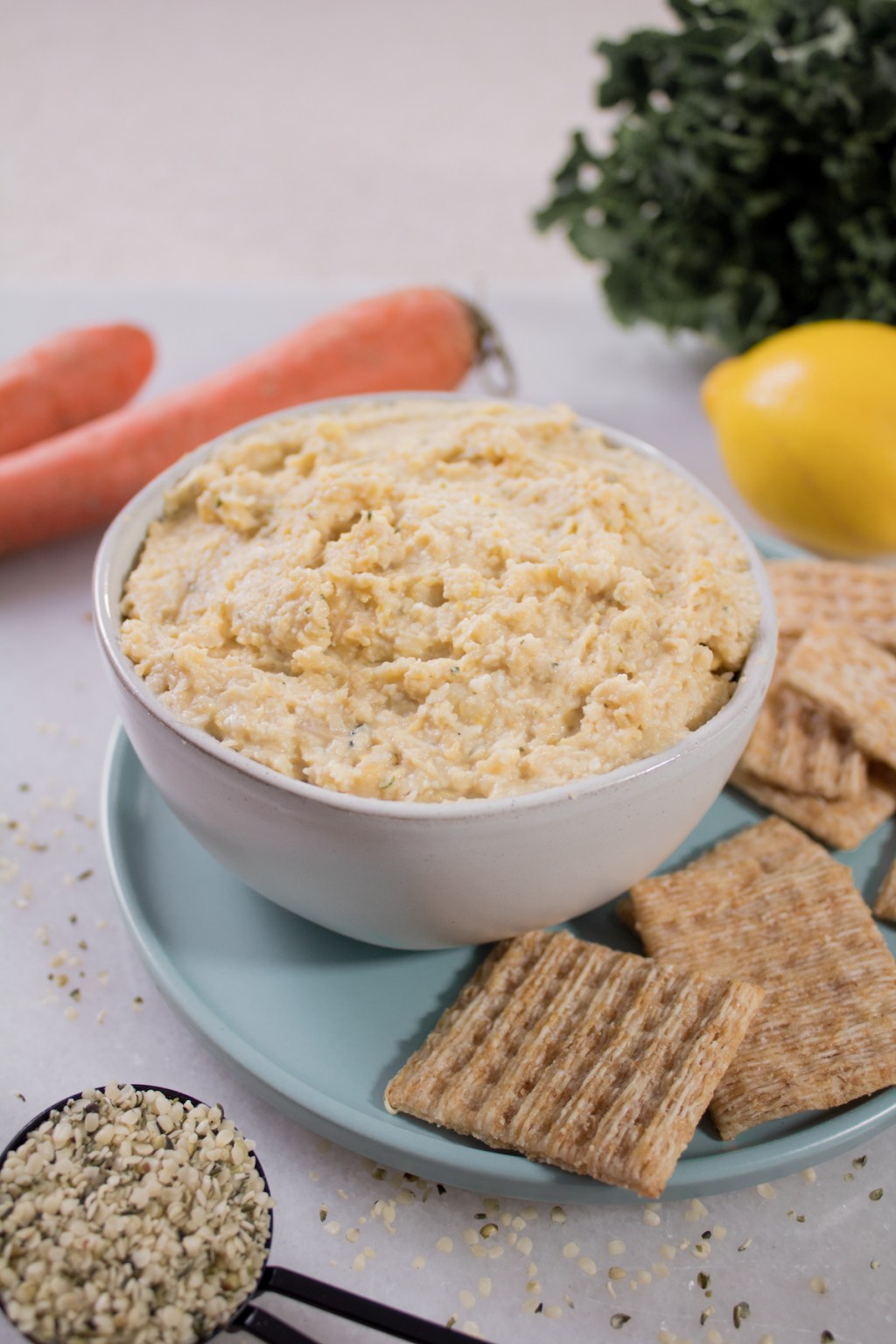 Lemon & Garlic Hummus | The Kitchen Invitation